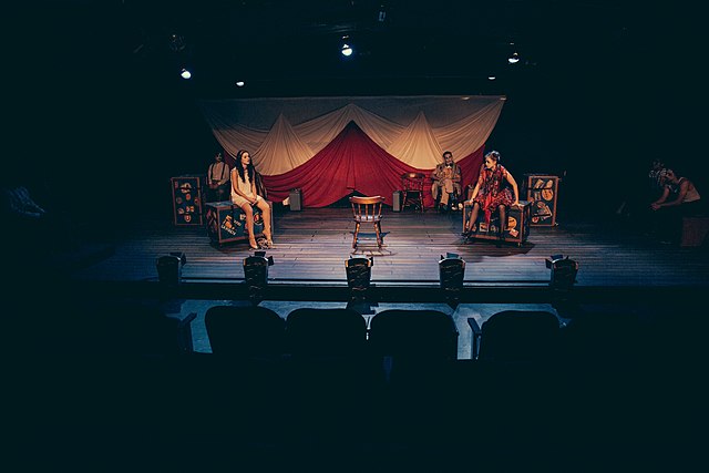 Introducing Romeo and Juliet with Contemporary Connections | myShakespeare